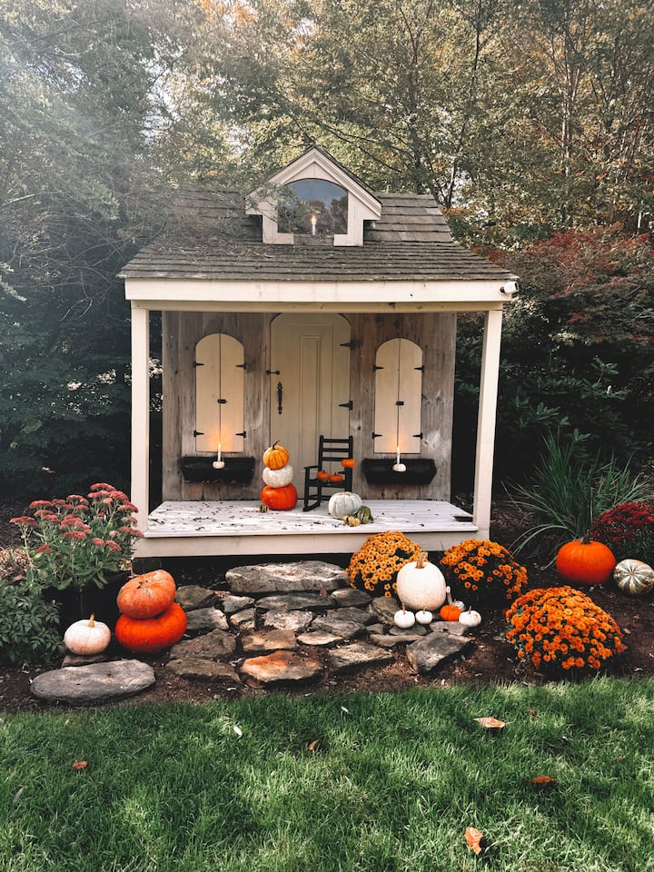 Relaxing Holiday Retreat * Pool * Fireplace - Breakneck Pond