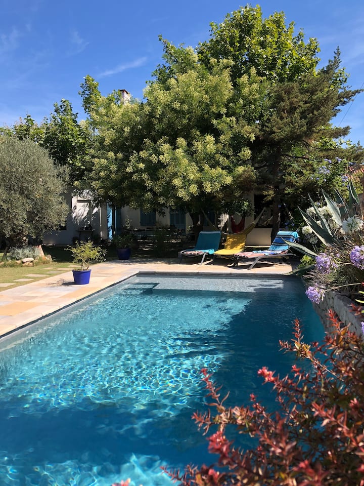 Studio Indépendant Avec Piscine. - Marseille