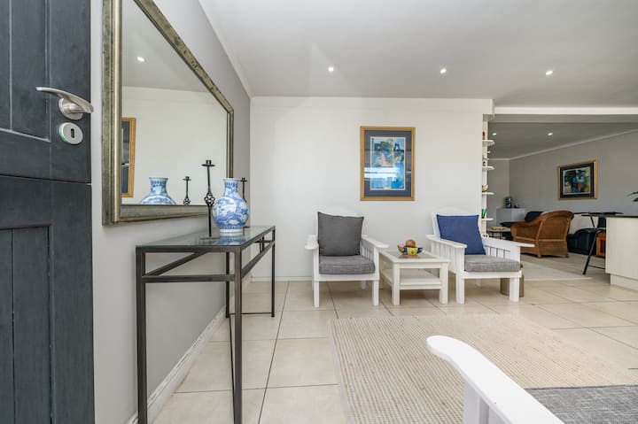 Spacious Suburban Apartment (Close To Everything) - Port Elizabeth