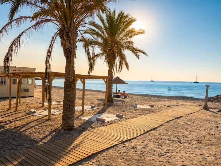 Les Pieds Dans L'eau Entre Nice Et Cannes - Villeneuve-Loubet