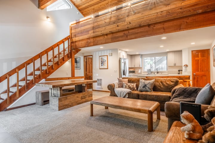 Newly Remodeled 2-story Townhome, Prime Location - Mammoth Lakes, CA