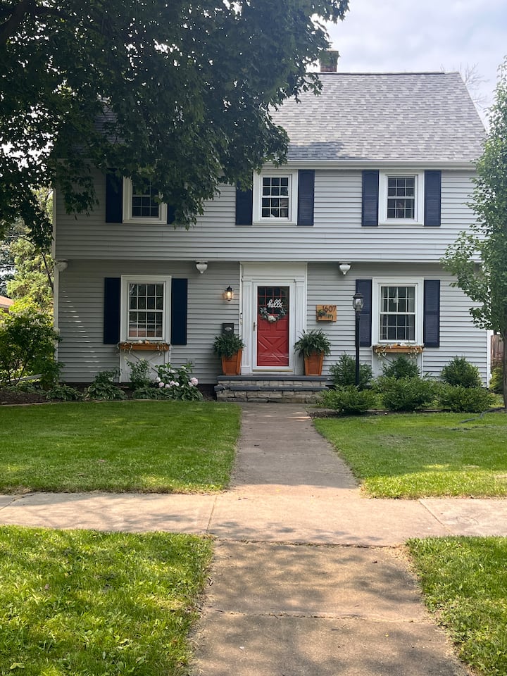Spacious 4 Bedroom Home In Quiet Neighborhood!! - Greenville, WI