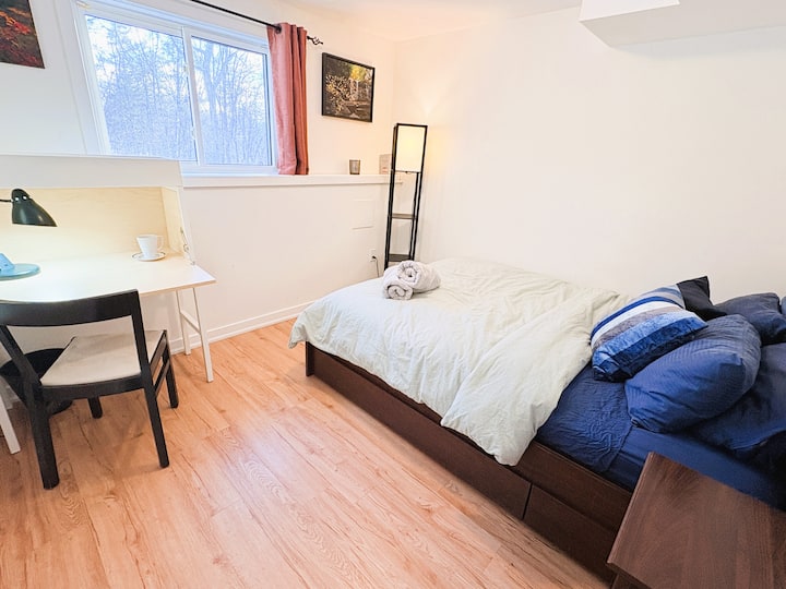 Private And Peaceful 2 Bedroom With Forested Yard - Hamilton