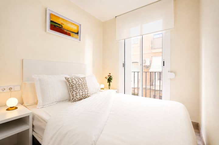 Va21 - Beach 3 Min - 2 Bedroom, Balcony, Workspace - Badalona