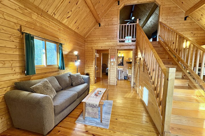 Secluded Cabin With New Hot Tub - Rileyville, VA
