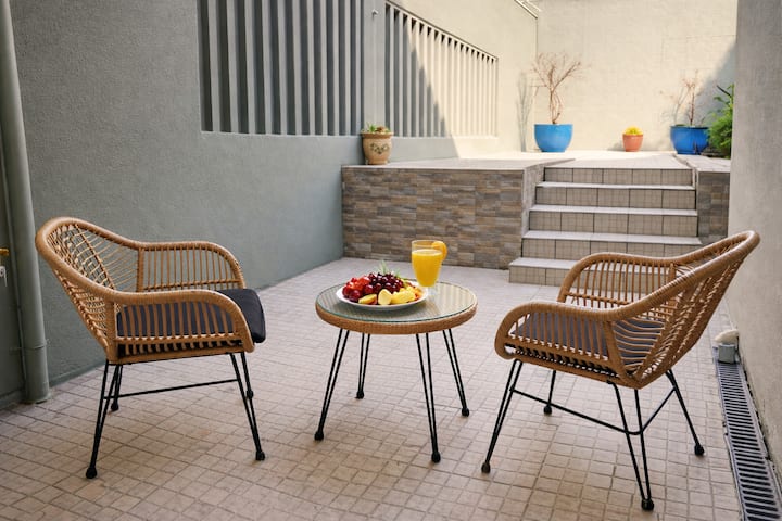 Valentina | Bright Central Apartment Private Patio - Paranhos