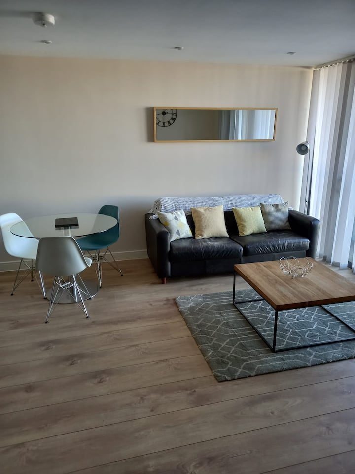 One Bed Apartment, The Bars, Central Guildford - Guildford, UK