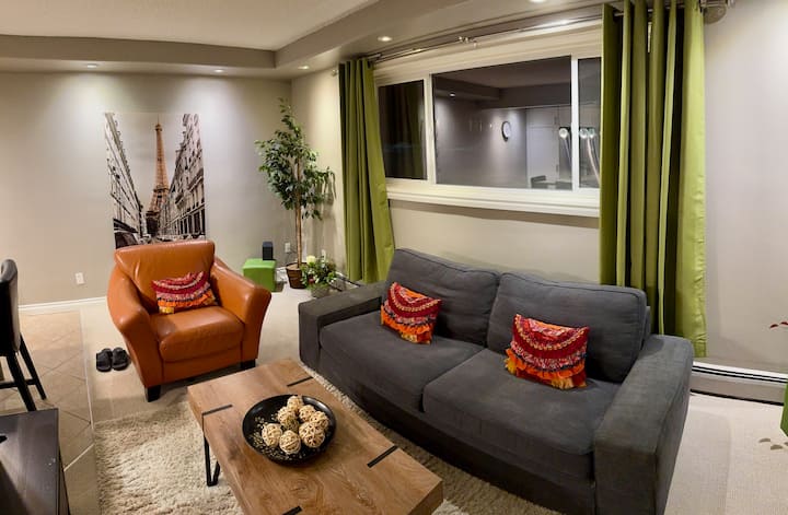 Beautiful 2 Bedroom Flex Term Rental - Edmonton