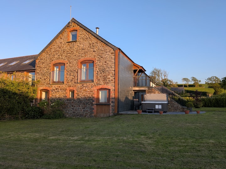 Countryside Escape For 8- Hot Tub, Dogs Welcome - Devon