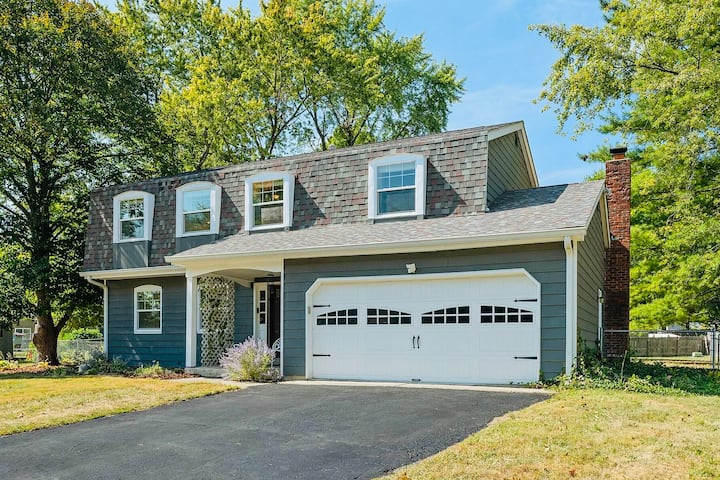 Central & Spacious 4br Retreat • Family-friendly - Zionsville, IN