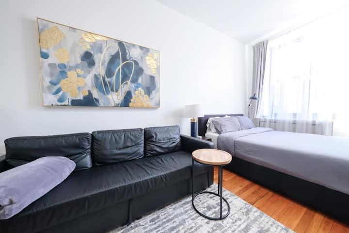 Stylish Studio Retreat On Central Park West, W/d - New York