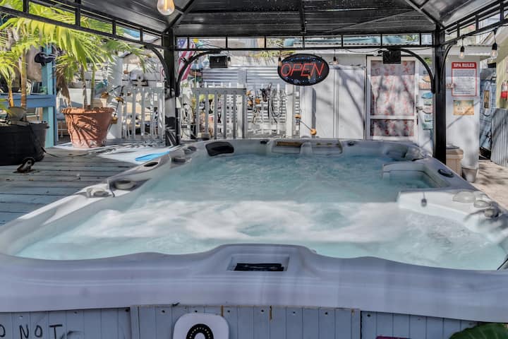 Steps To The Beach  Sleeps 6, Pets Ok, Great Value - Dunedin, FL