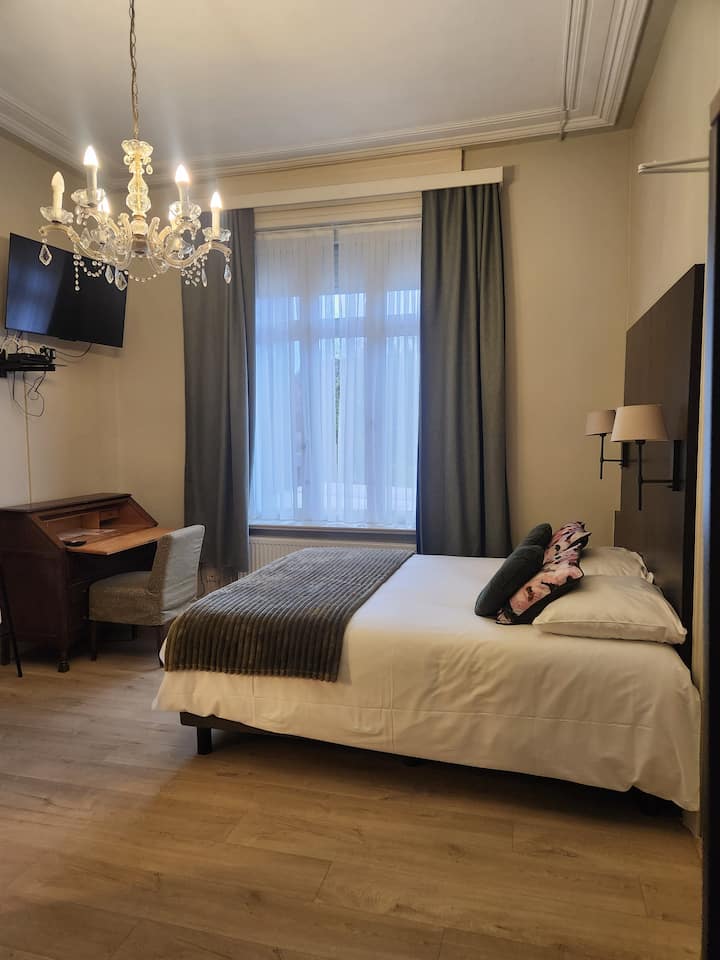 Double With Breakfast In Gulden Vlies - Bruges