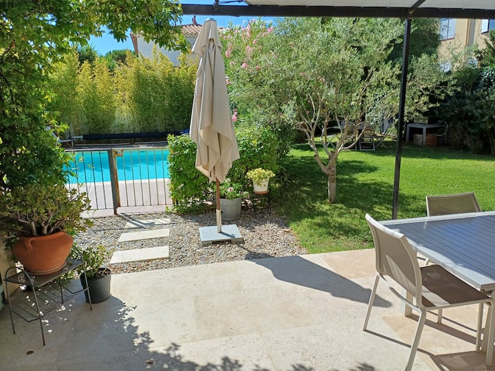 Villa Climatisée Avec Piscine à
Saint-cyr-sur-mer - Saint-Cyr-sur-Mer