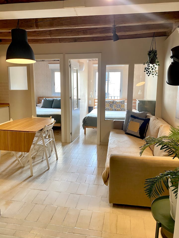 Mediterranean Style At Catalunya Square - Barcelona