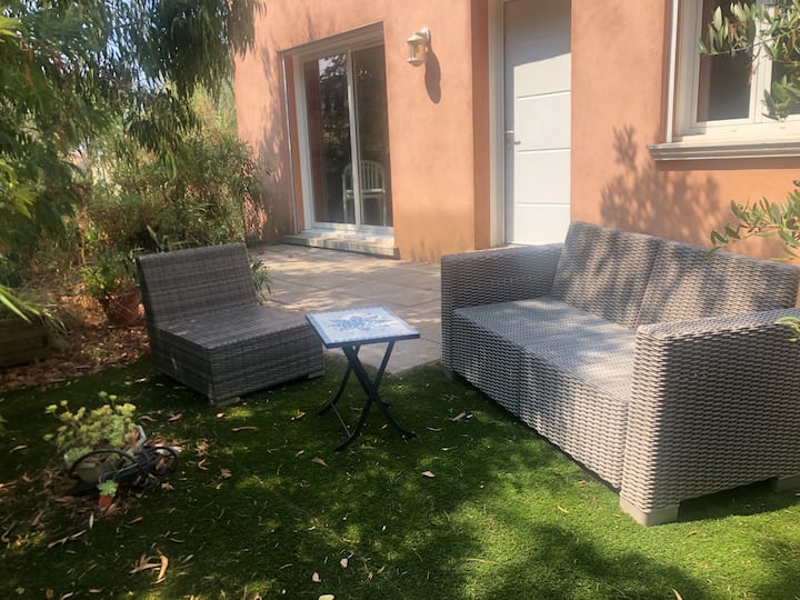 Petite Maison Au Calme Près Accès Autoroute Et Mer - Fréjus