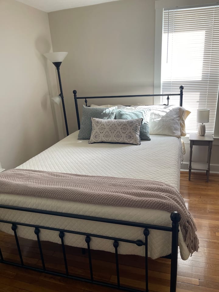 Goldenrod Cottage - Bardstown, KY