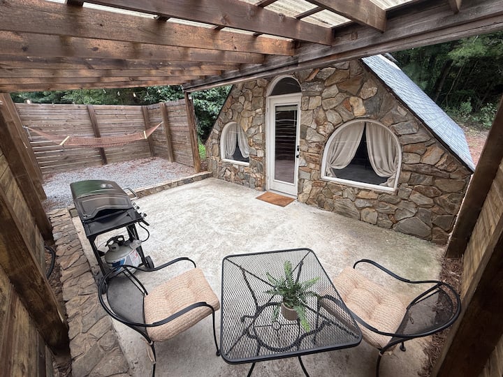 Greenhouse Glamping On 40-acre Farm- Pet Friendly! - Concord, NC