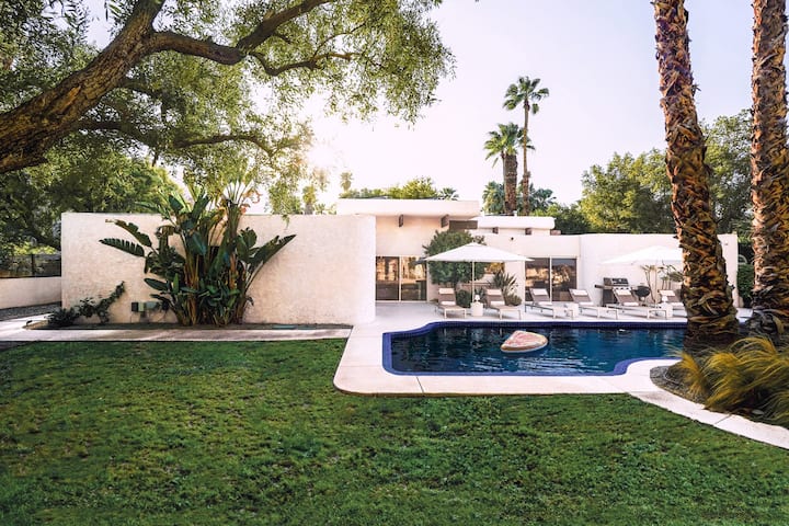 Pueblo Revival Estate Cerca Del Centro - Palm Springs, CA