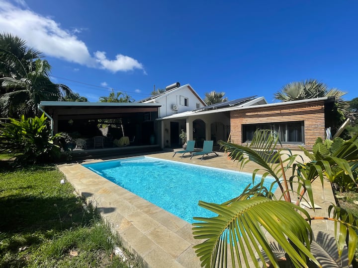 Jolie Case Avec Piscine à Etang Salé. - Réunion