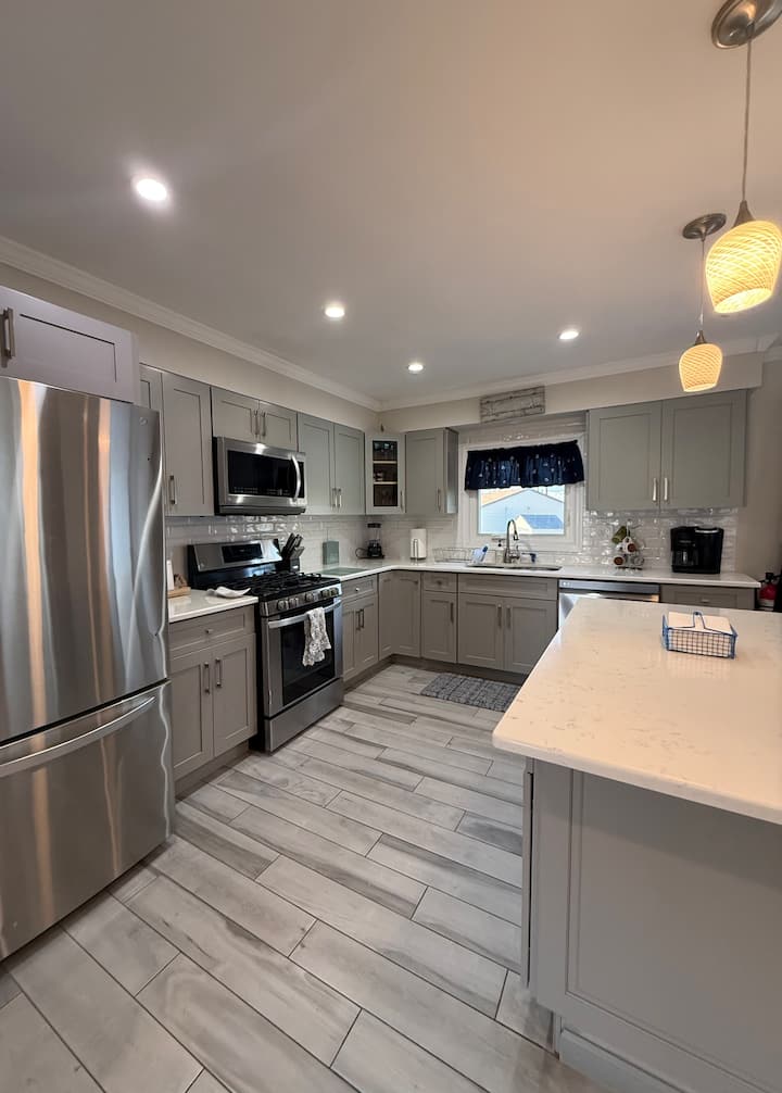 Beautiful Capemay Corner Private Fenced Home! - Cape May, NJ