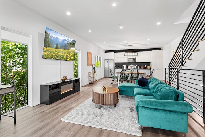 Luxury Hollywood 4 Bedroom Townhouse|jacuzzi - Los Angeles, CA
