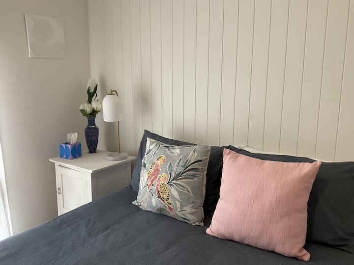 Charlie  Charming Unit Close To Pea Soup Beach - Port Fairy