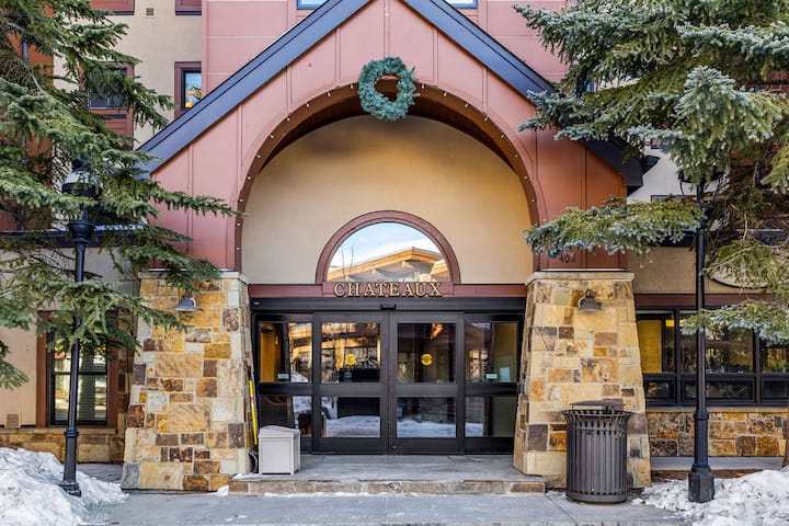 The Village 2br Ski-in Condo At Peak 9 W/ Pool - Ski School & Walk To Main St! - Summit County, CO