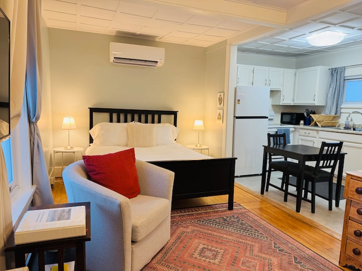 Downtown Studio 30 + Day Rental - Burlington, VT