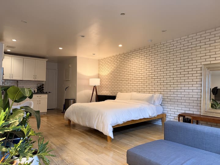 Beautiful And Modern Brooklyn Apartment - Brooklyn, NY