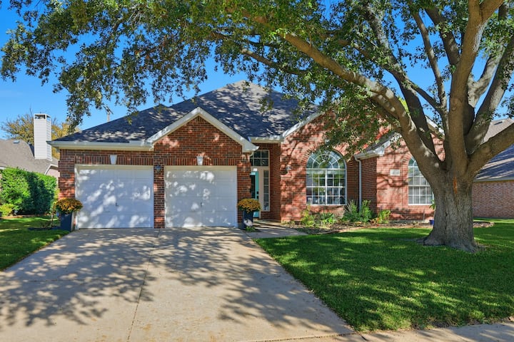 Beautiful Pool Home Close To Dfw - Flower Mound, TX