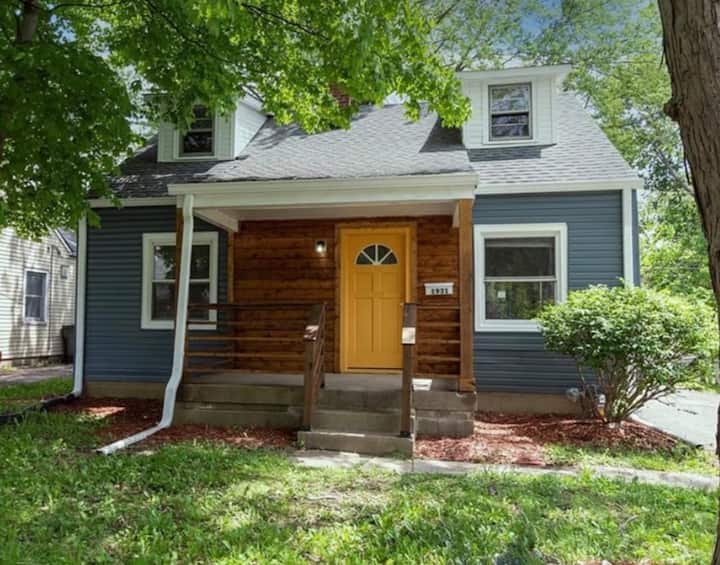 Urban Cabin:
Near Downtown Indy And Irvington - Indianapolis, IN