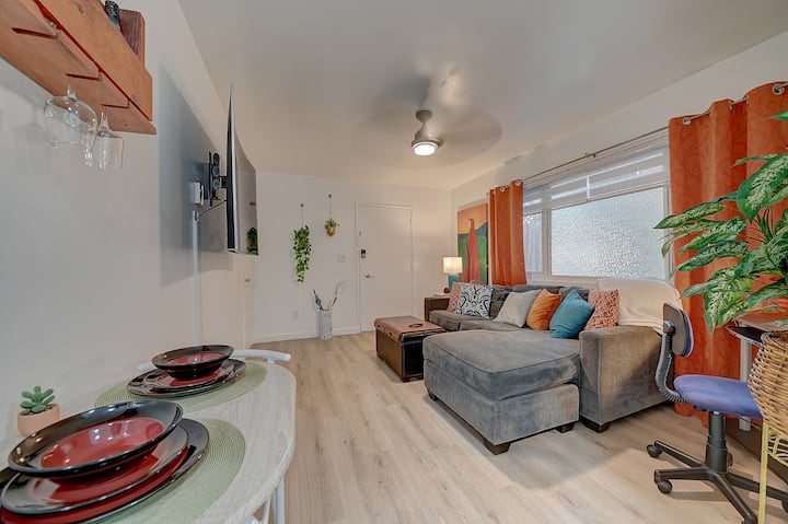 Steps From Tacos, Brews & More + King Bed! - Long Beach, CA