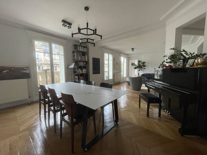 Central Paris Spacious Family Flat With Balcony - Paris
