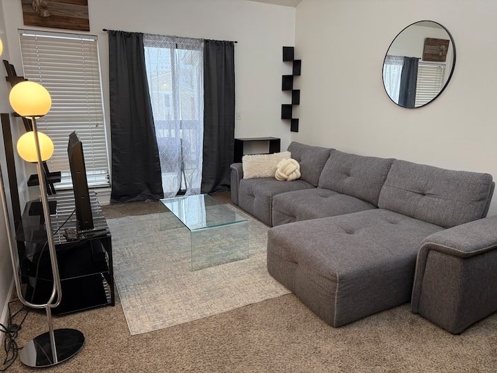 Bright & Cozy Westminster Condo W/ Balcony - Westminster, CO