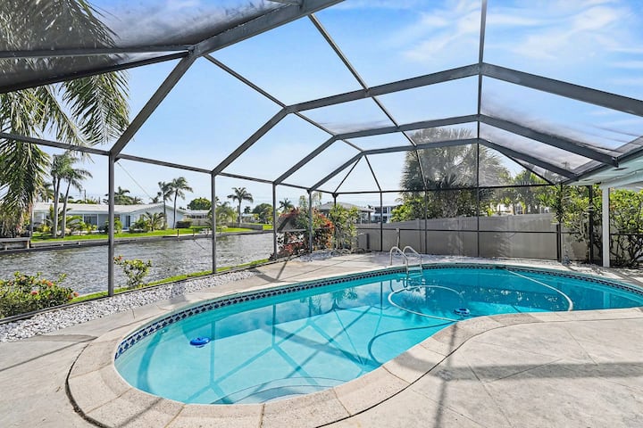Waterfront Bungalow Family Retreat 5 Min To Beach! - Cocoa Beach, FL