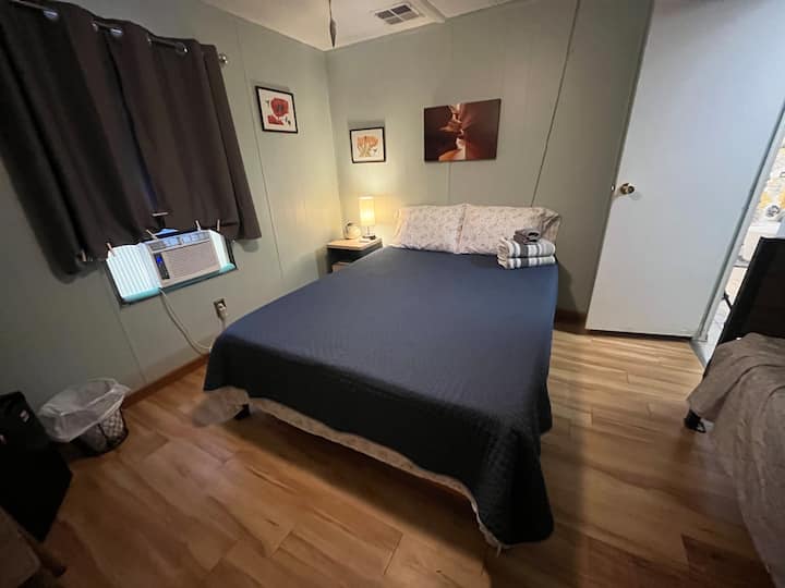 Private Entrance, Down To Earth Homestay Cozy Room - Page, AZ