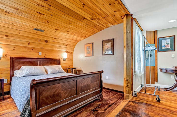 Hillbilly Hidaway - Richmond, VA