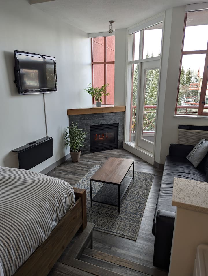 Bright Studio On Main Street W Hot Tub/sauna/gym - Whistler