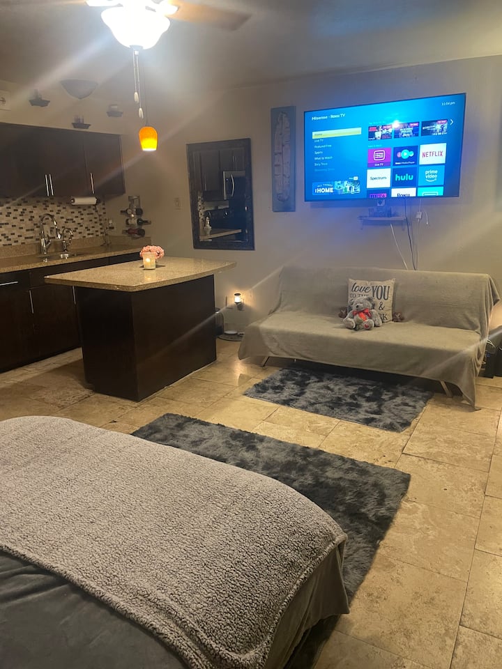 Staycation With Cats - Preston Center Plaza – Dallas
