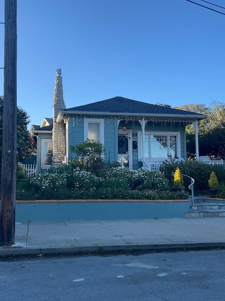 "Mainstay Cottage" Just Steps To Beach & Town! - Monterrey, CA