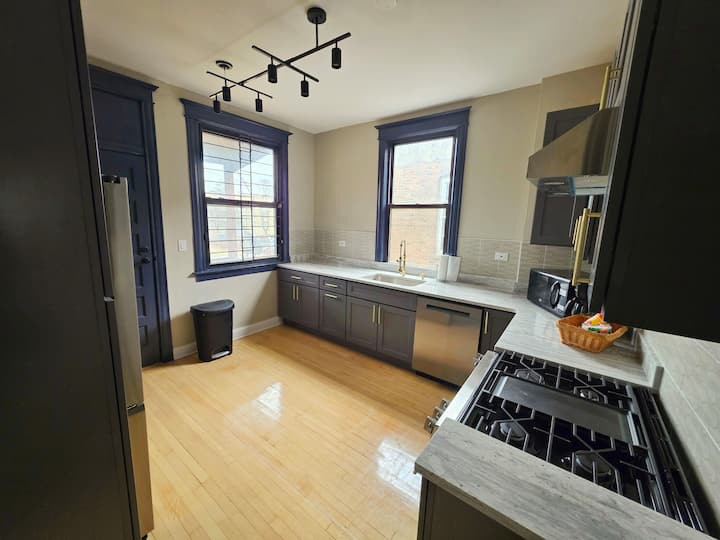 Peoria: Priv. 2br Apt, 6 Mi. South Downtwn Chgo - Chicago, IL