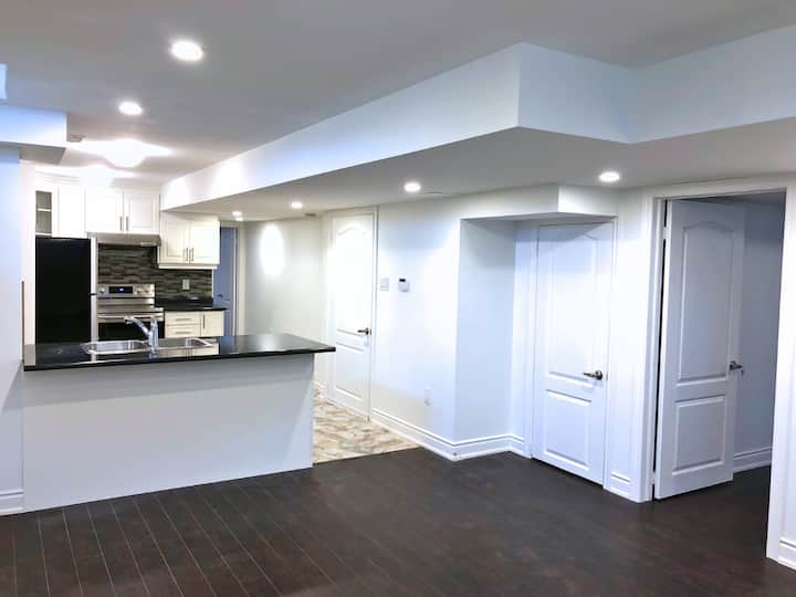 Modern, Clean 2 Br Full Suite, Great Neighbourhood - 브램턴