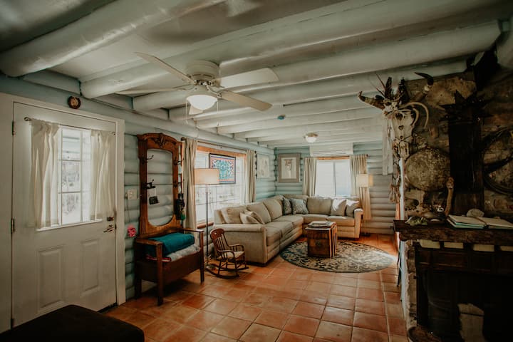 Blue Cabin On The River W/ Hot Tub - Wimberley, TX