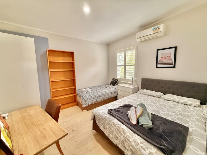 Leafy Quiet  Queen Bed Room-5 Mins To Bus Stop - Cumberland