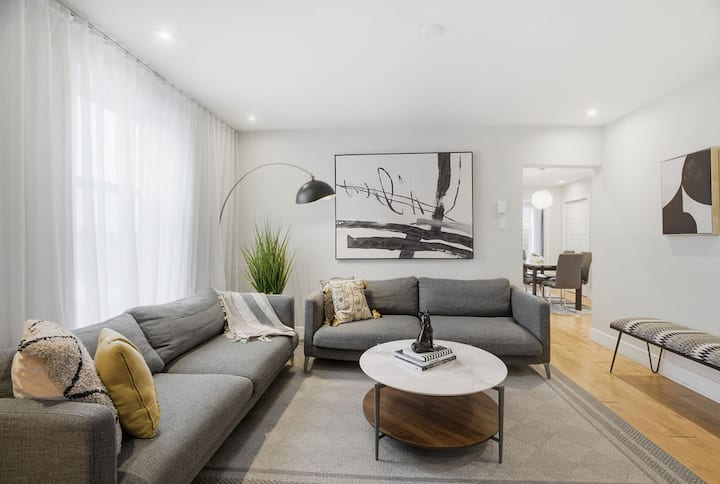 Beautiful Apartment / 4 Bdr In The Trendy Plateau - Montreal