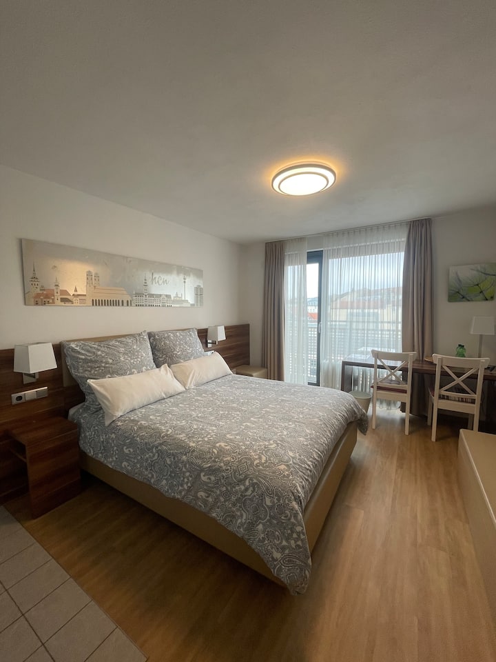 Hotel-room-downtown At Munich Central Station - Munich