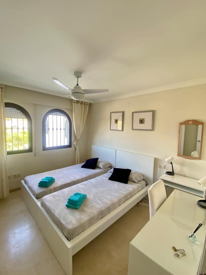 Chambre Dans Maison, Cuisine, Piscines, Parking - Costa del Sol
