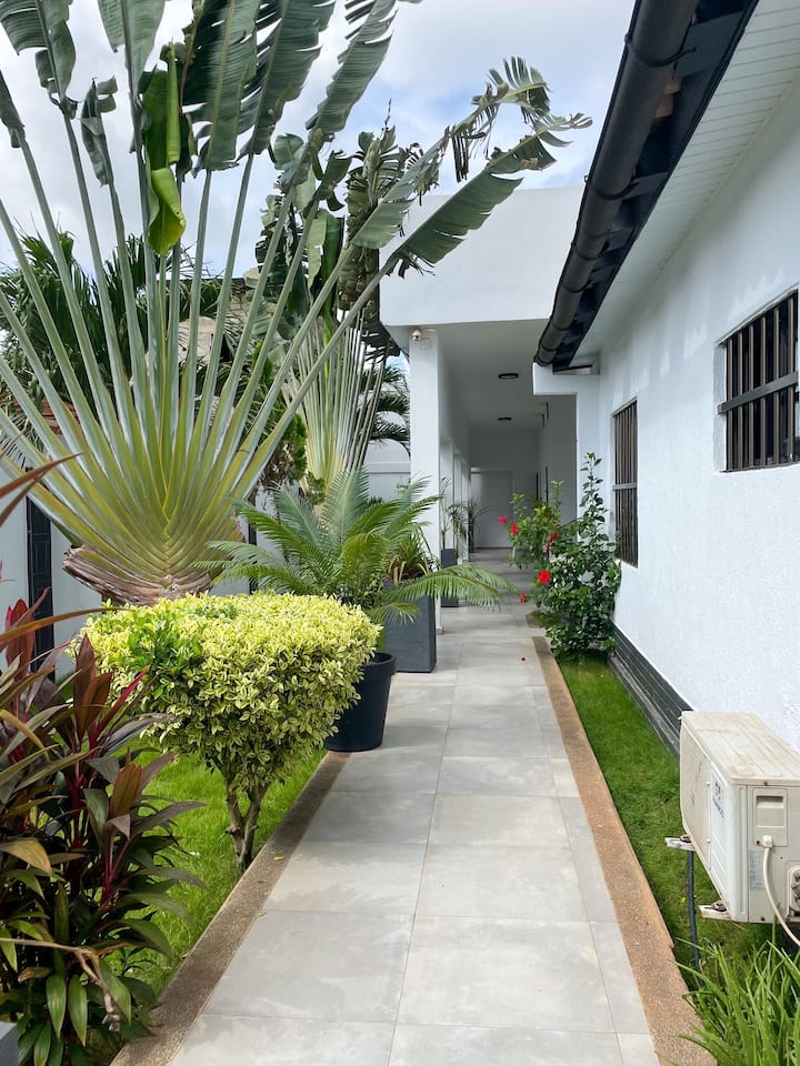 Magnifique Villa Avec Rooftop à10 Mn De L’aéroport - Lomé