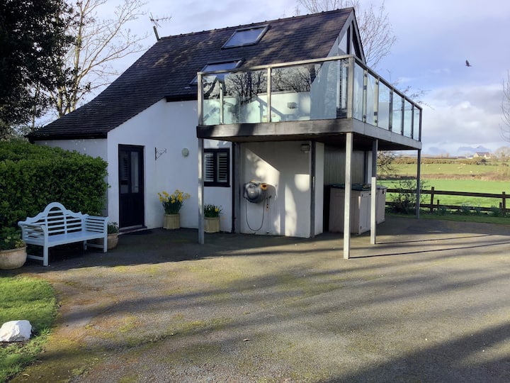 A Unique Barn Conversion With Wonderful Views - Pwllheli